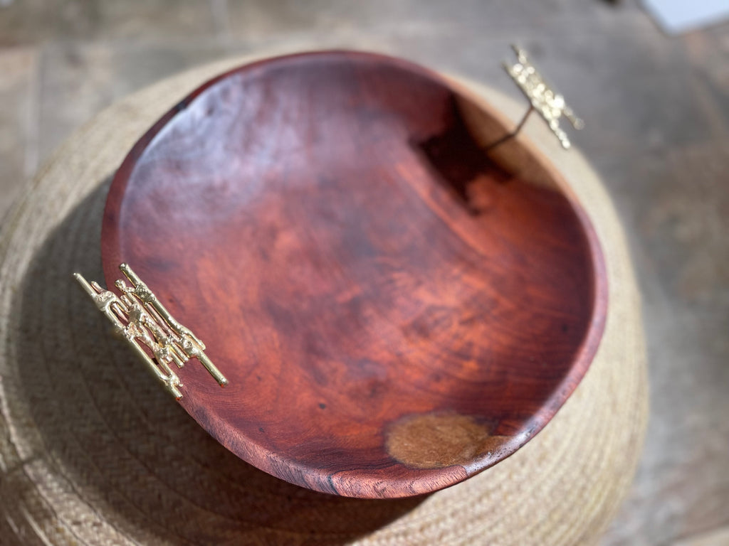 ROUND NATURAL CEDAR TRAY WITH BRONZE HARDWARE – peace-isofbianca
